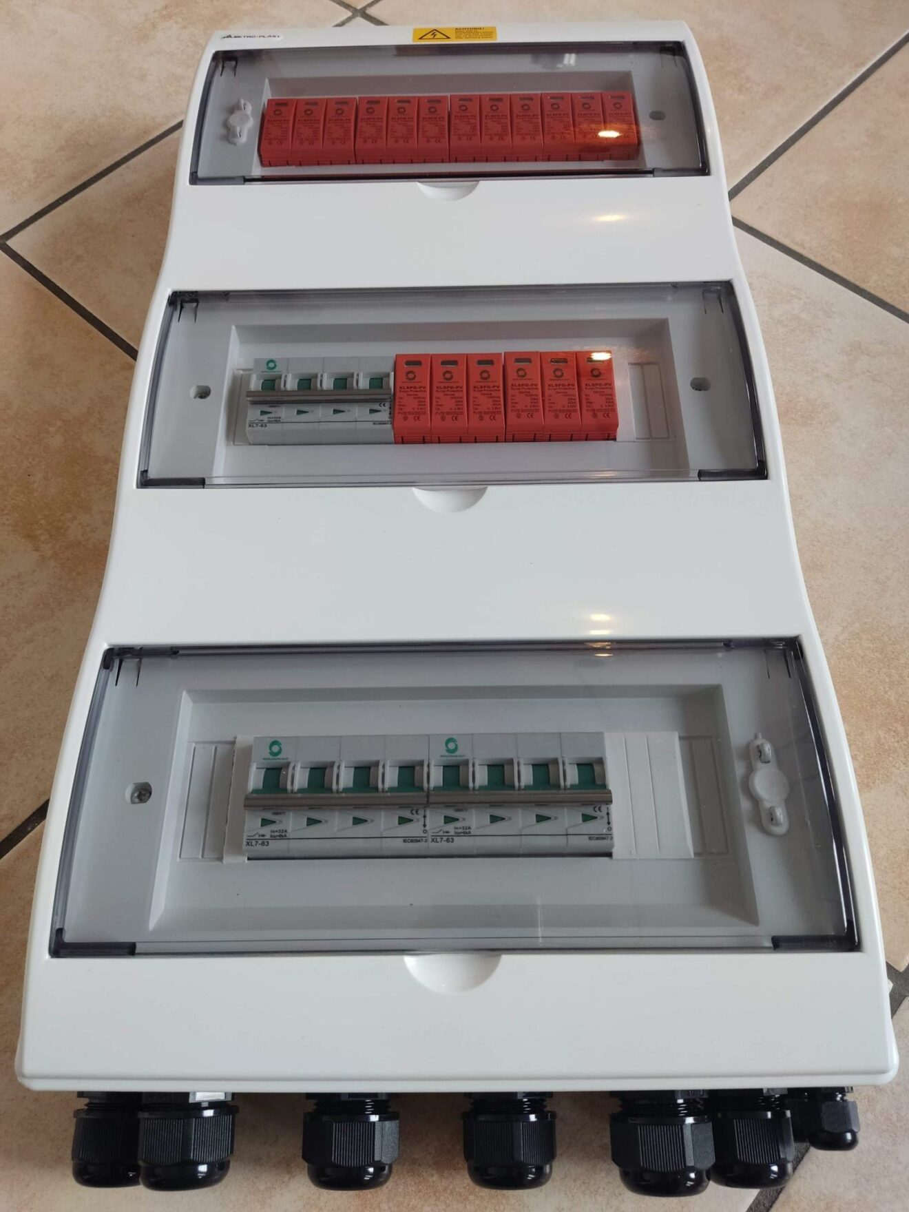 PV DC Überspannungsschutz mit Trennschalter 2-strings Solar Generator Anschlusskasten ...