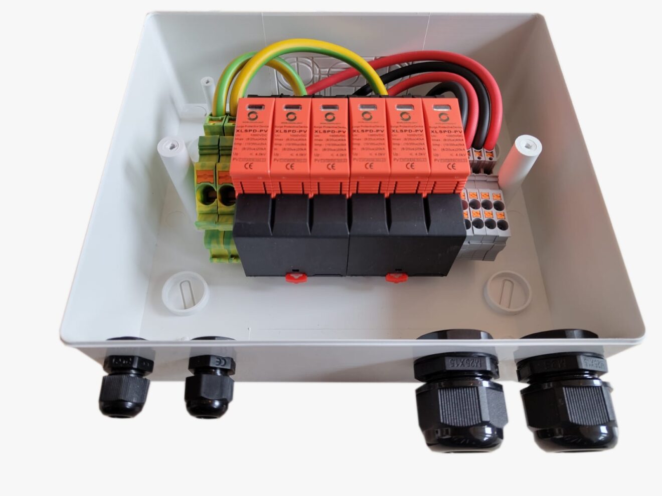 PV DC Überspannungsschutz mit Reihenklemmen 2-strings Solar Generator Anschlusskasten ...